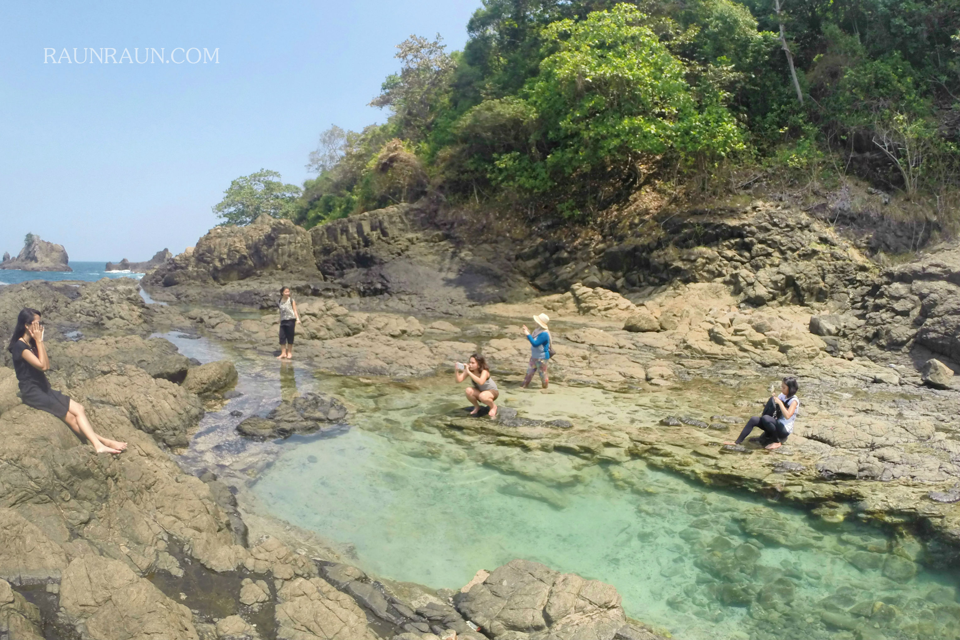 Kiluan Bay GOPR6859 – RAUNRAUN.COM