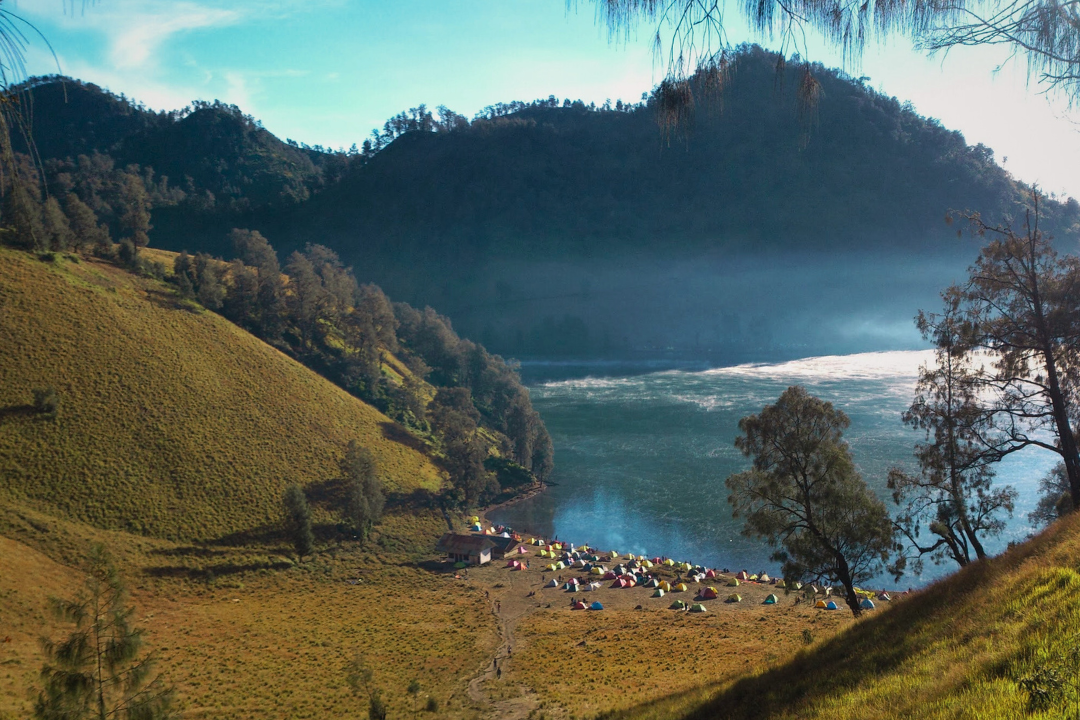 OPEN TRIP GUNUNG SEMERU 2026 – RAUNRAUN.COM